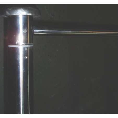 Mástil de acero inoxidable con potencia